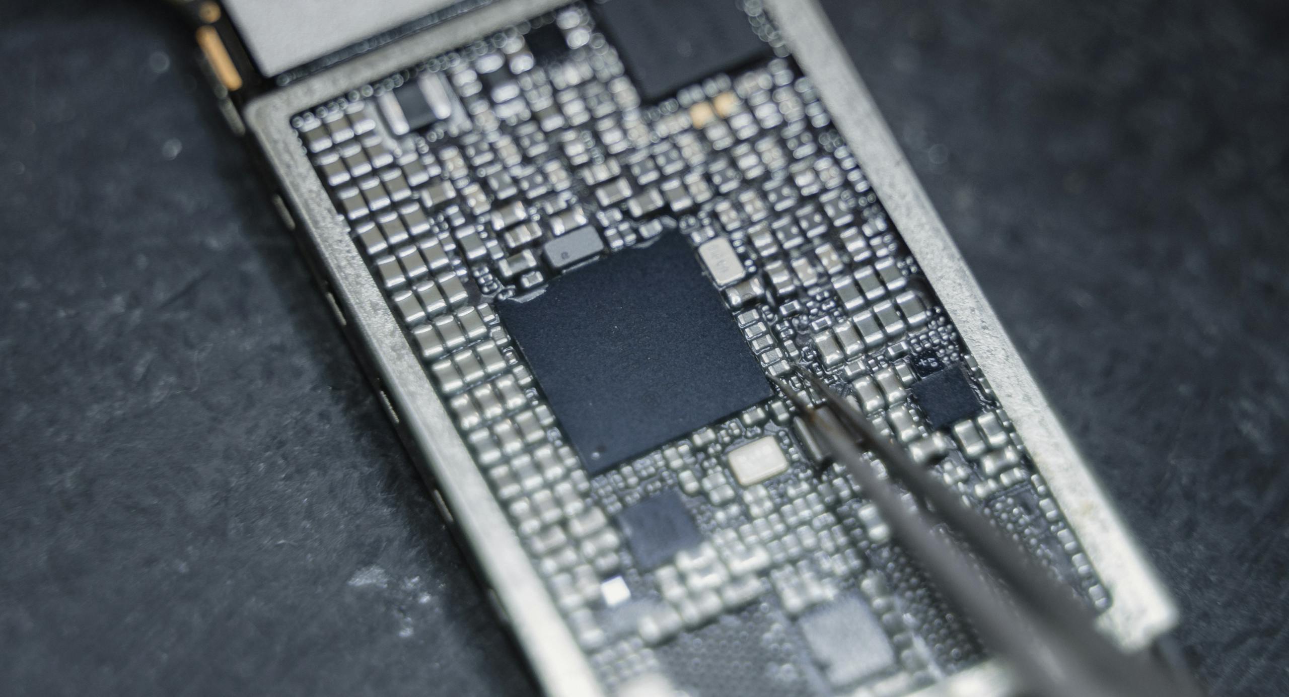 Best SoCs 2025: The Ultimate Smartphone Processor Guide - Simply Tech Tales
